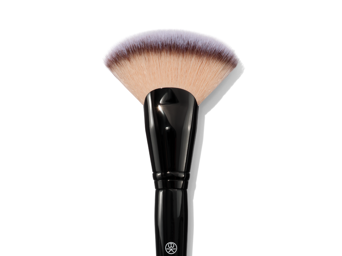 Nikki La Rose N18 Ultimate Contour Brush